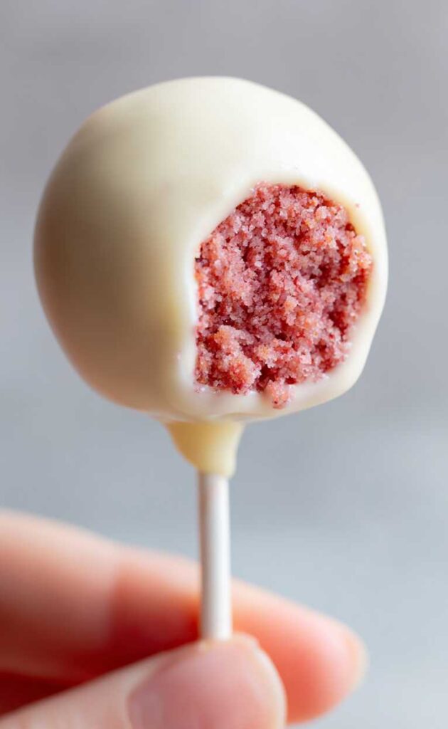 Minimal Strawberry Cake Pops